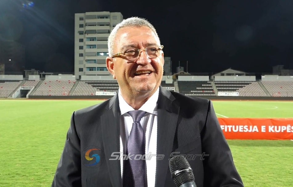 Armand Duka duartroket tifozët dhe lumturohet me Shqipërinë | SHKODRA SPORT Armand Duka duartroket tifozët dhe lumturohet me Shqipërinë | SHKODRA SPORT
