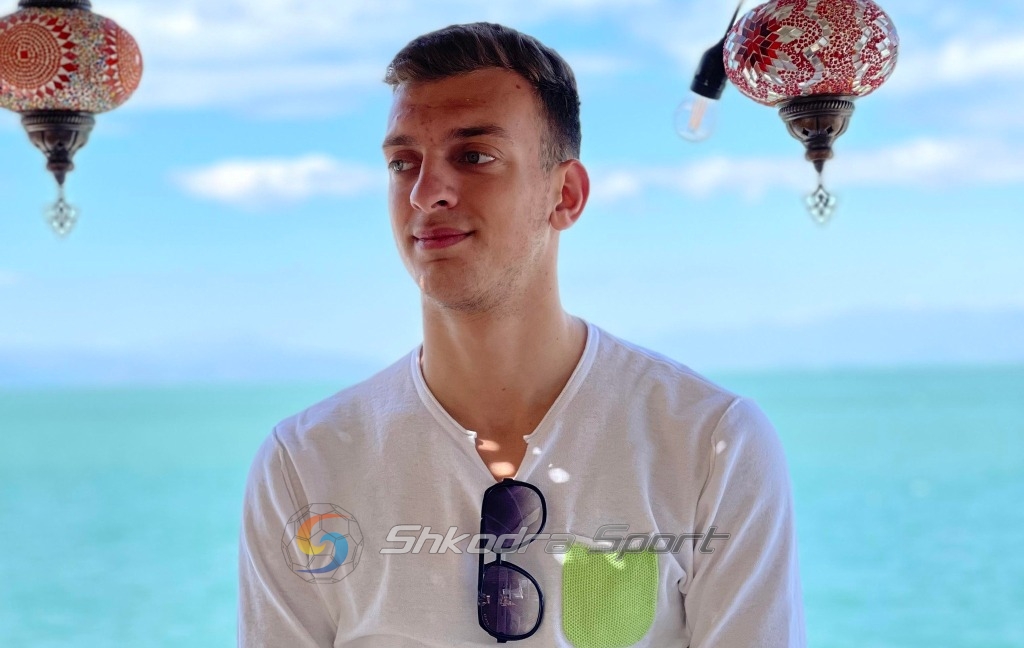 E VEÇANTË / Basketbollisti shkodran gjen në rrugë një unazë ari dhe ... E VEÇANTË / Basketbollisti shkodran gjen në rrugë një unazë ari dhe ...